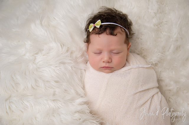 newborn photos for a one month old baby Teagan Leah - yes it can be ...