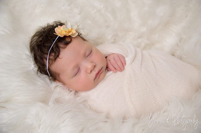 newborn photos for a one month old baby Teagan Leah - yes it can be ...