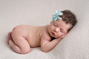 newborn photos for a one month old baby Teagan Leah - yes it can be ...